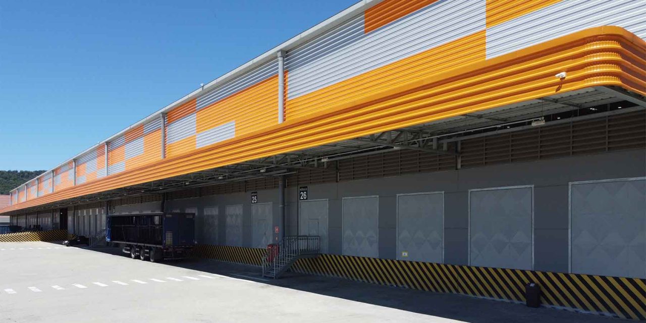 Entenda o que é centro logístico e como funciona - Capital Realty